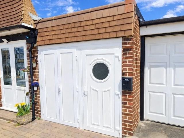 Apartment at Tithe Farm Avenue, Greater London