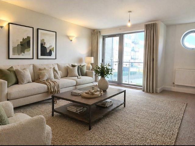 Apartment at Tideslea Path, Greater London