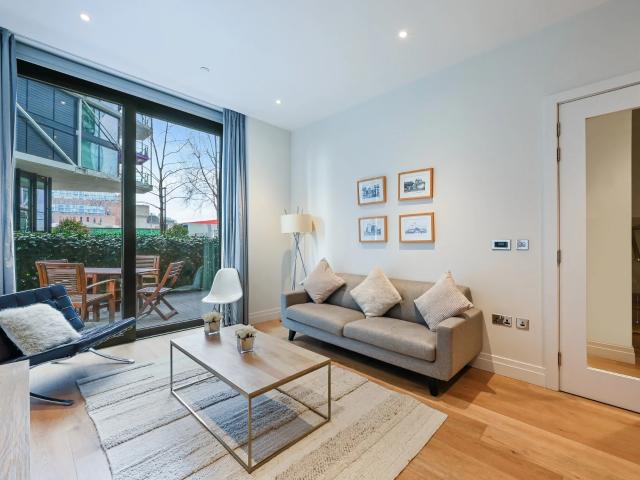 Apartment at Tideway Walk, Greater London