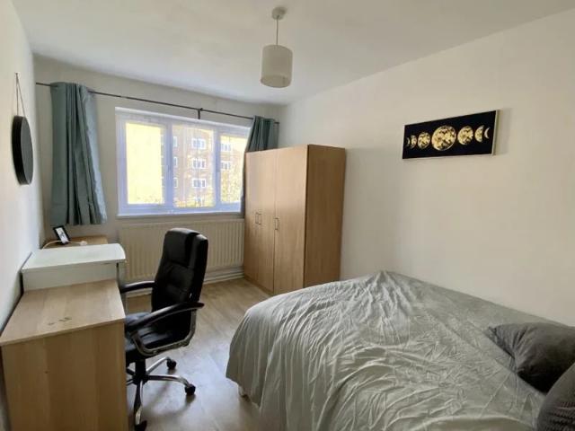 Apartment at Tildesley Road, Greater London