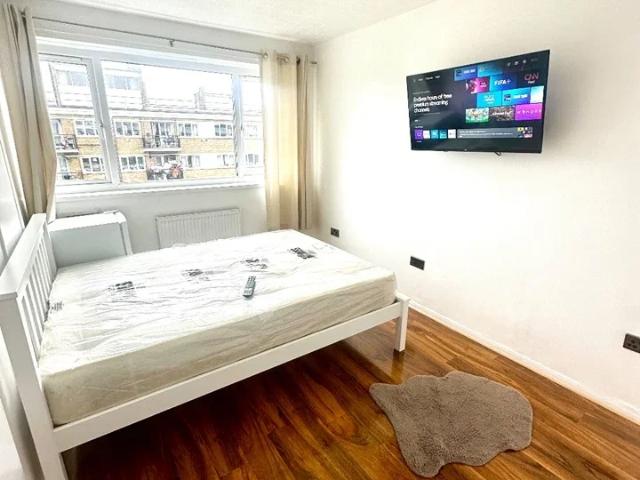 Apartment at Tildesley Road, Greater London