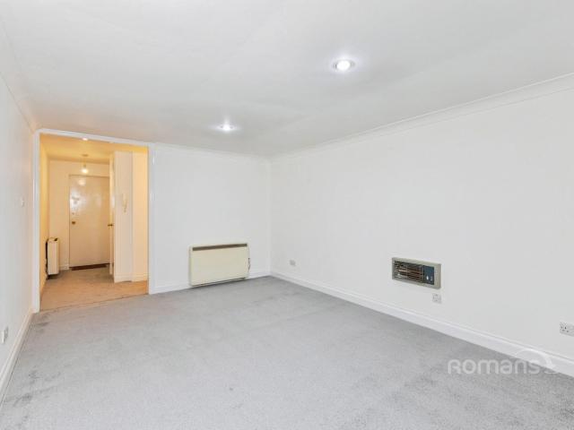 Apartment at Tilehurst Road, Reading