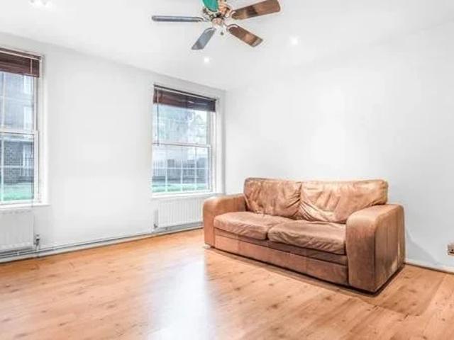 Apartment at Tilson Gardens, Greater London