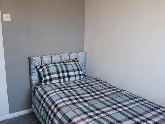 Apartment at Admiralty Avenue, Greater London