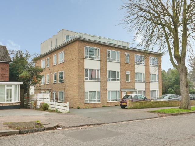 Apartment at Tintern Avenue, Southend on Sea
