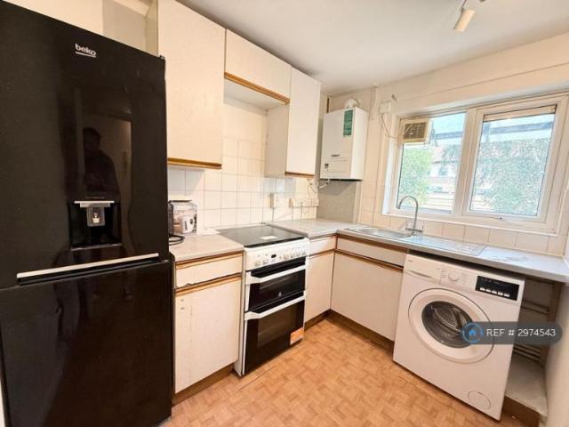 Apartment at Tiptree Crescent, Greater London