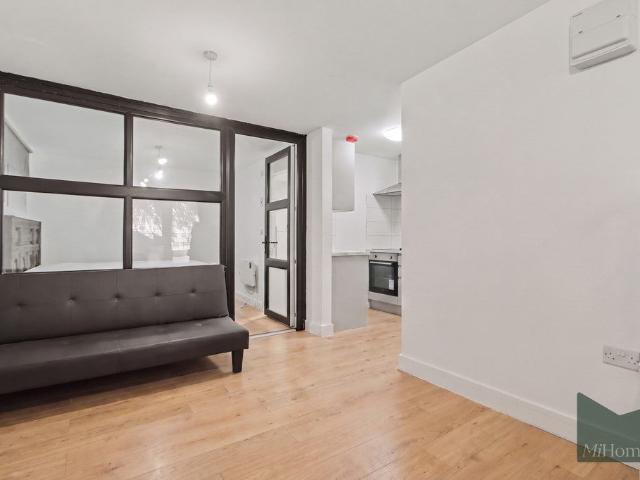 Apartment at Truro Road, Greater London