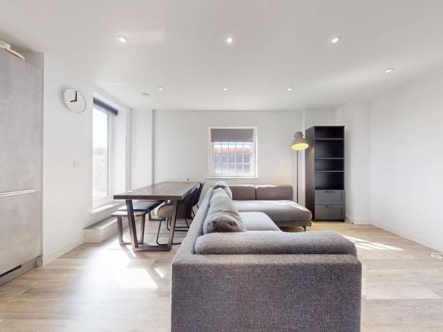 Apartment at Trade Street, Cardiff