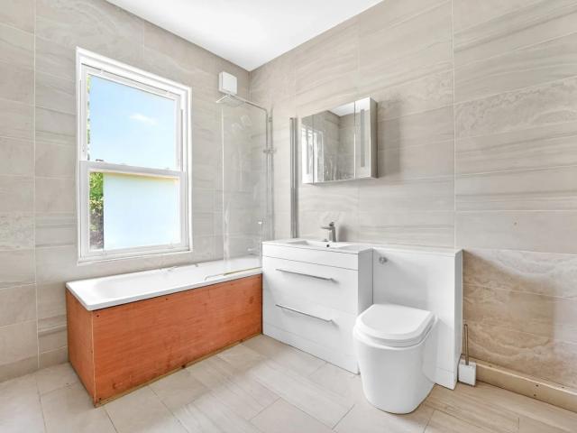 Apartment at Trafalgar Avenue, Greater London