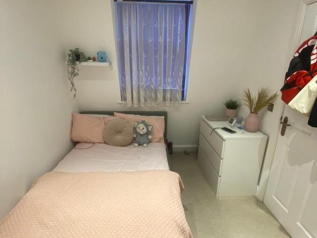 Apartment at Trafalgar Grove, Greater London