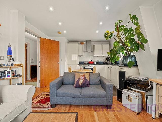 Apartment at Trafalgar Road, Greater London