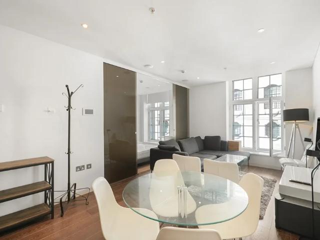 Apartment at Trafalgar Square, City of Westminster