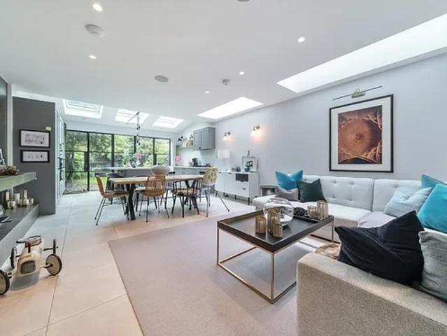 Apartment at Tranmere Road, Greater London