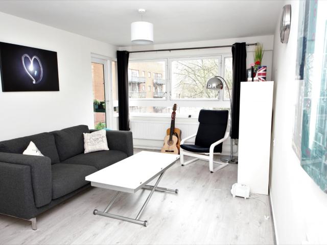 Apartment at Treaty Street, Greater London