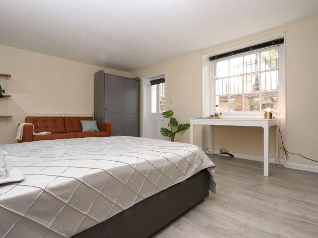 Apartment at Tredegar Square, Greater London