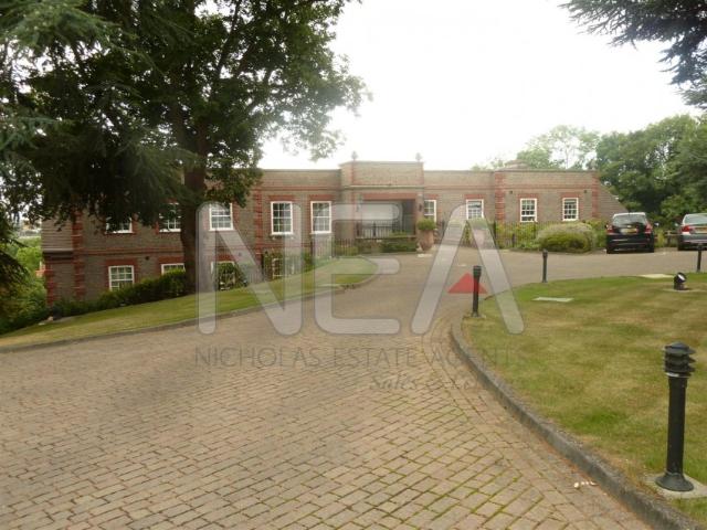 apartment at Treetops, Caversham, Reading