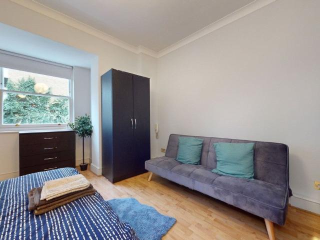 Apartment at Trematon Mews, Greater London