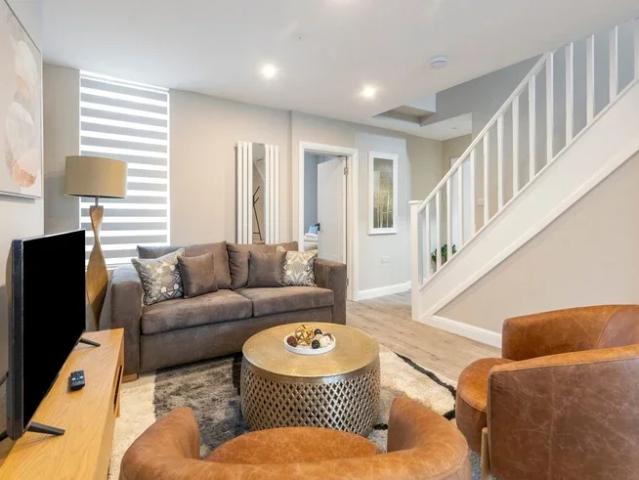 Apartment at Tremadoc Road, Greater London