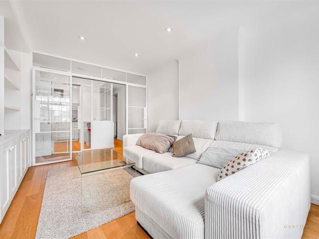 Apartment at Tufton Street, City of Westminster