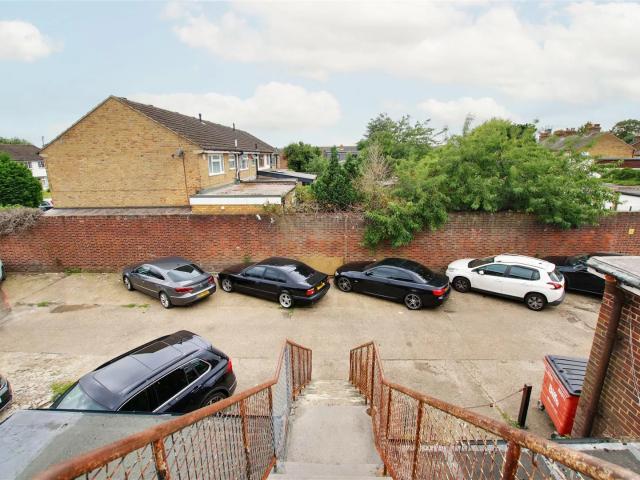 Apartment at Turners Hill, Cheshunt