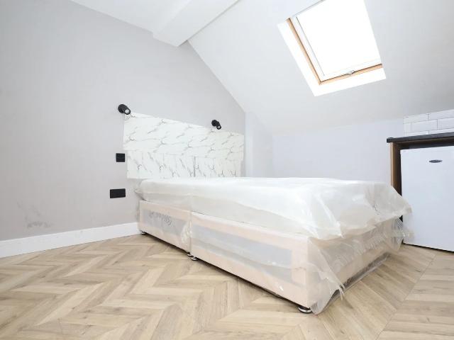 Apartment at Twyford Road, Greater London