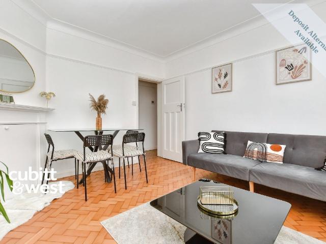Apartment at Twickenham Close, Greater London