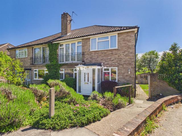 Apartment at Twickenham Gardens, Greater London