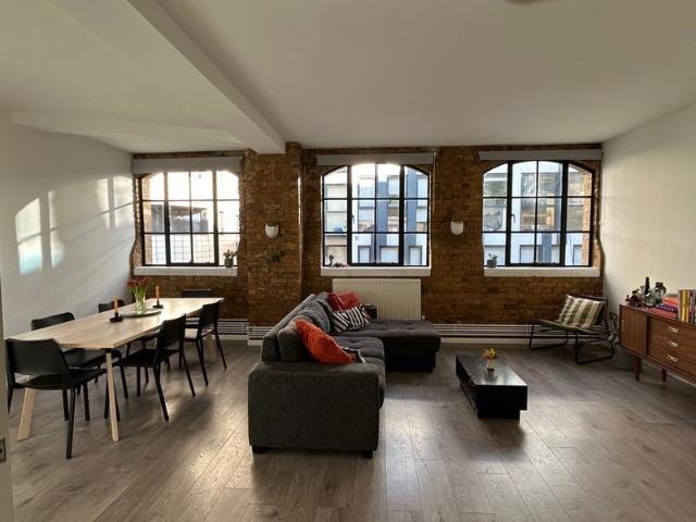 Apartment at Tyssen Street, Greater London