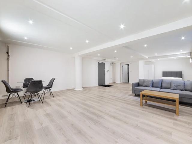 Apartment at Tyssen Street, London