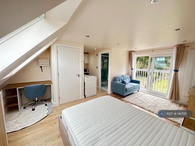 Room at Underwood Road, High Wycombe Community Board