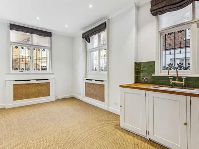 Apartment at Upper Cheyne Row, Greater London