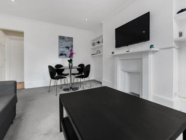 Apartment at Upper Berkeley Street, City of Westminster