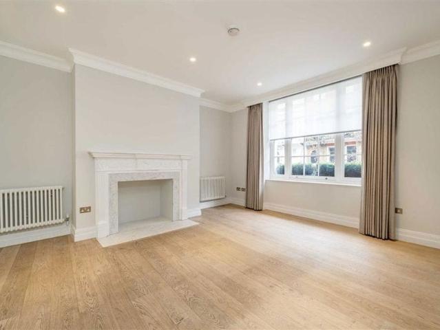 Apartment at Upper Berkeley Street, City of Westminster