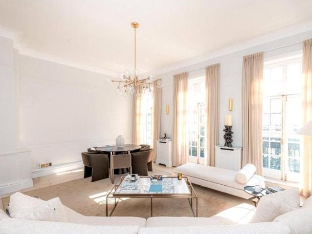 Apartment at Upper Brook Street, City of Westminster