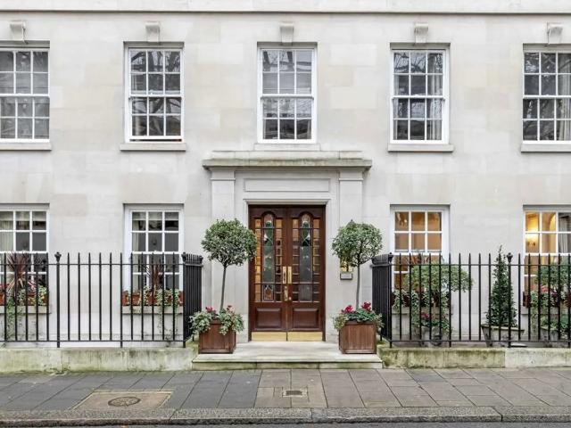 Apartment at Upper Grosvenor Street, City of Westminster