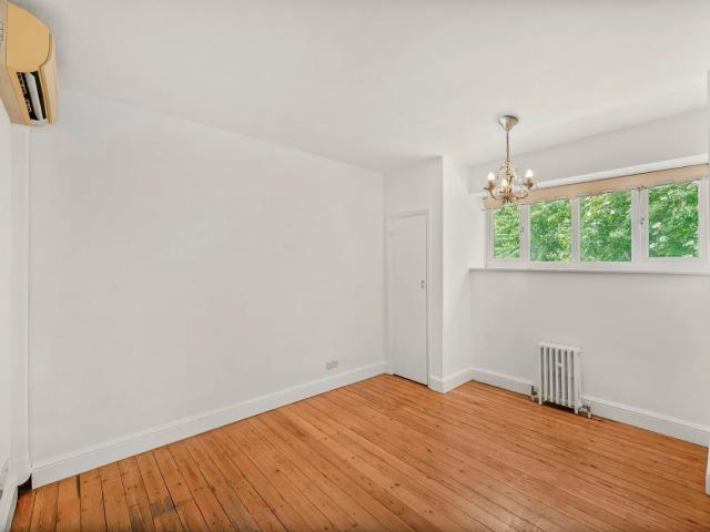 Apartment at Upper Richmond Road, Greater London