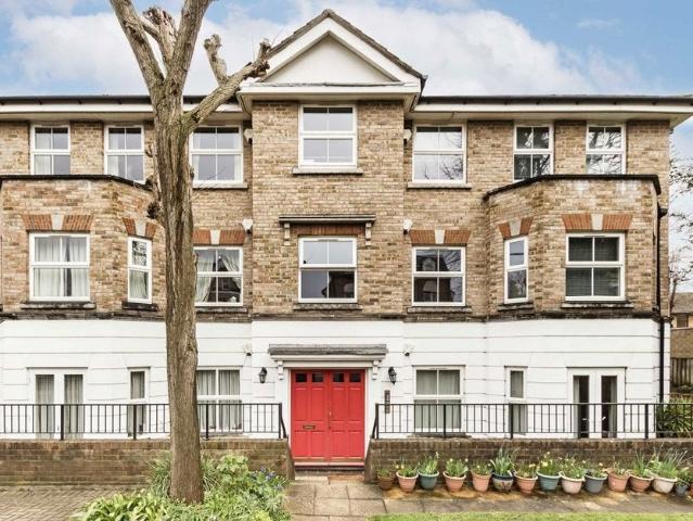 Apartment at Upper Richmond Road, Greater London