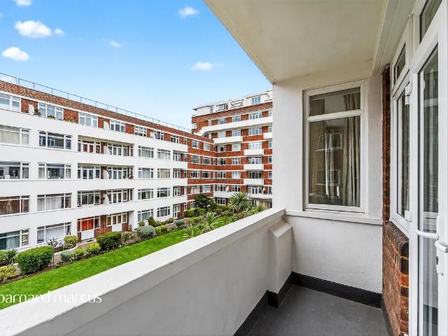 Apartment at Upper Richmond Road, Greater London