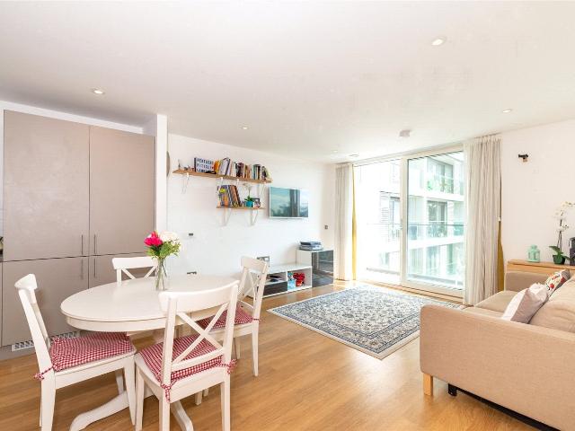 Apartment at Upper Richmond Road, Greater London