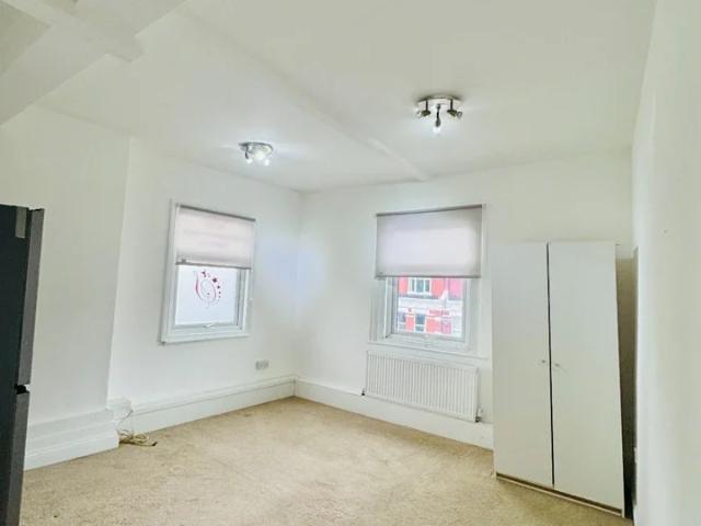 Apartment at Upper Tooting Road, Greater London
