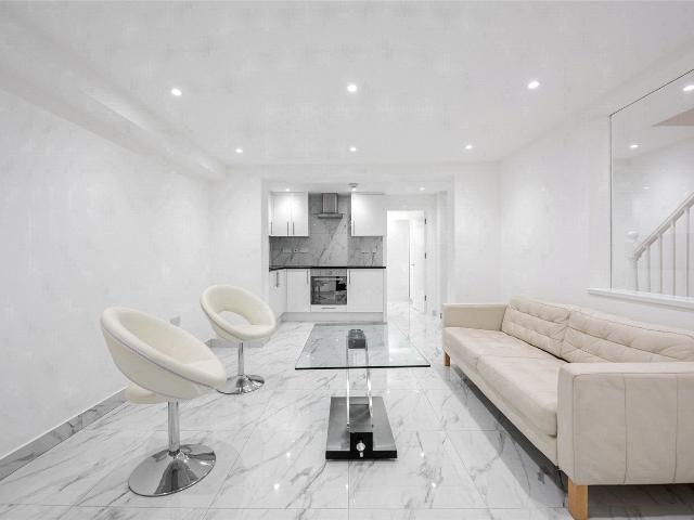 Apartment at Upper Tachbrook Street, City of Westminster
