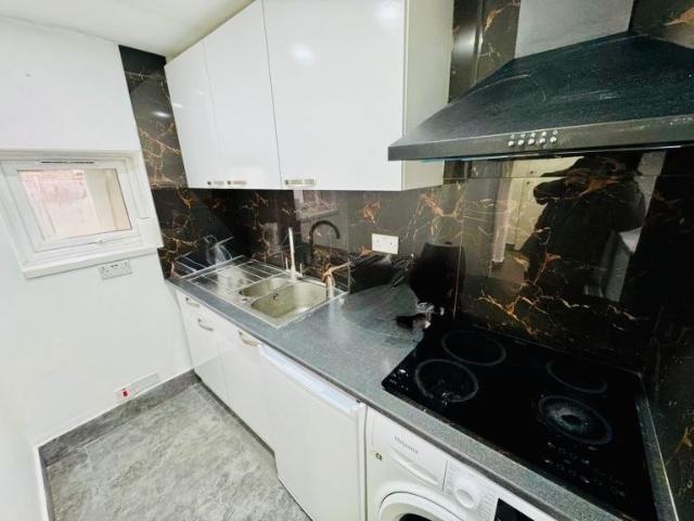 Apartment at Upper Teddington Road, Greater London