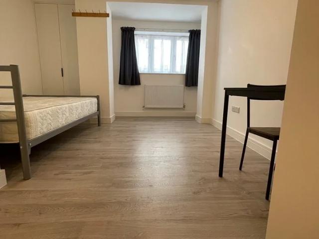 Apartment at Upsdell Avenue, Greater London