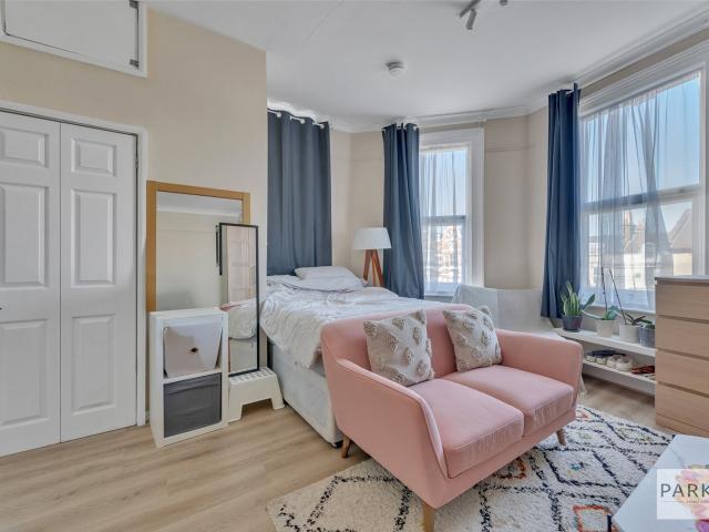 apartment at Uxbridge Road, London, W12 8LH