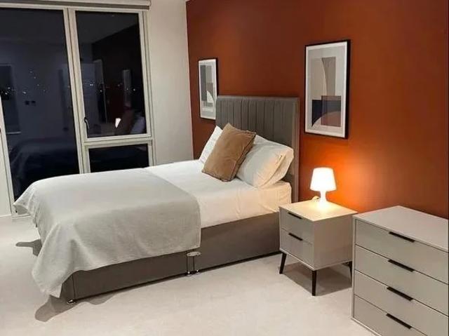 Apartment at Vaughan Way, Greater London