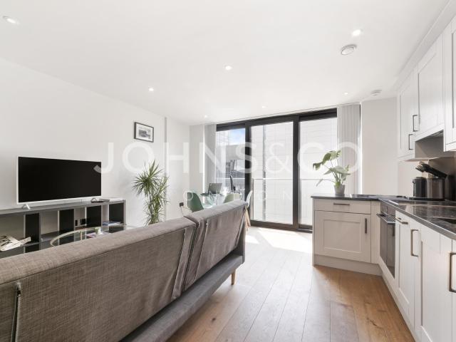 Apartment at Vaughan Way, Greater London