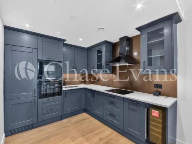 Apartment at Vaughan Way, Greater London