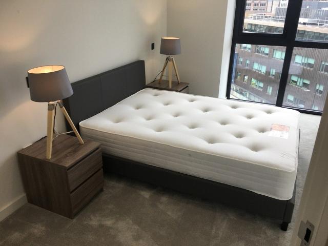 Apartment at Vaughan Way, Greater London