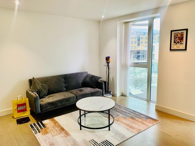 Apartment at Vaughan Way, Greater London