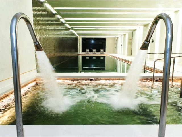 Apartment at Vaughan Way, Greater London